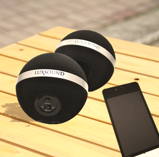 Bluetooth Speaker LUXSOUNDのWスピーカーで、立体的な音を楽しみましょう！ - Bluetooth Speaker LUXSOUNDで立体的なサウンドを！